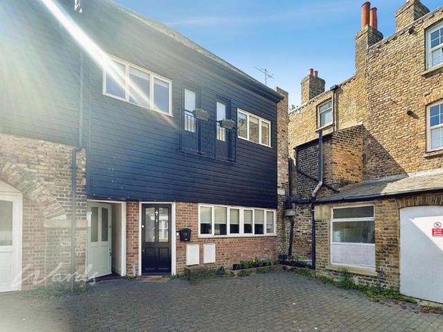 2 bedroom terraced house to rent