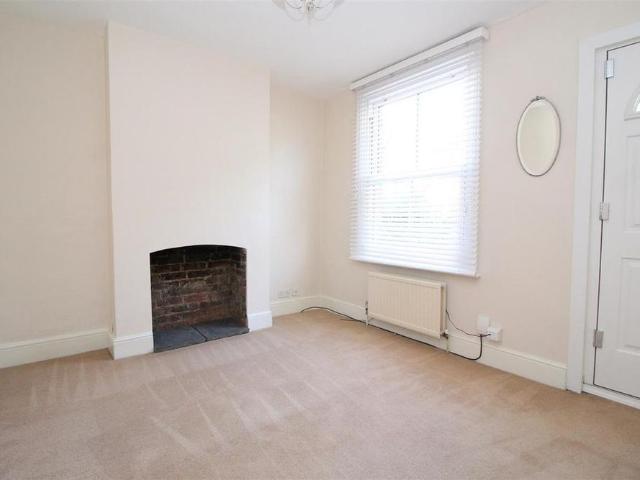 2 bedroom terraced house to rent