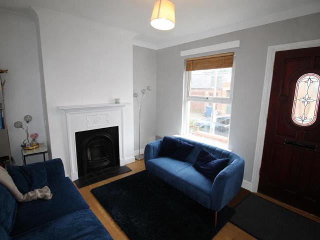 2 bedroom terraced house to rent