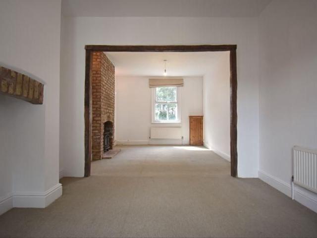 2 bedroom terraced house to rent