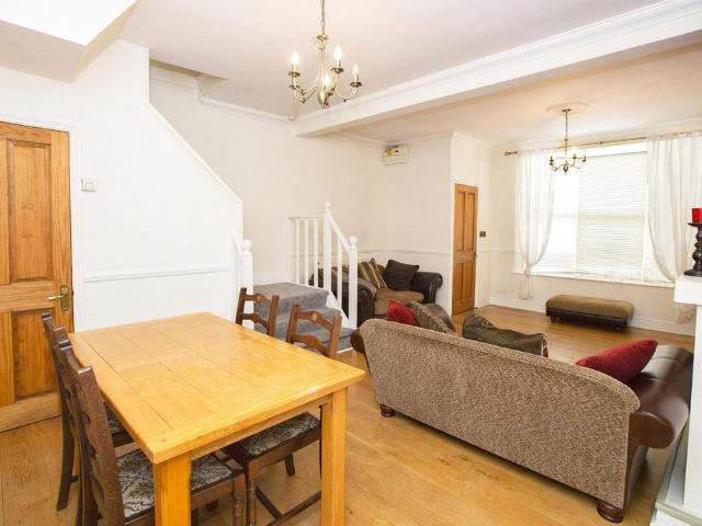 2 bedroom terraced house to rent