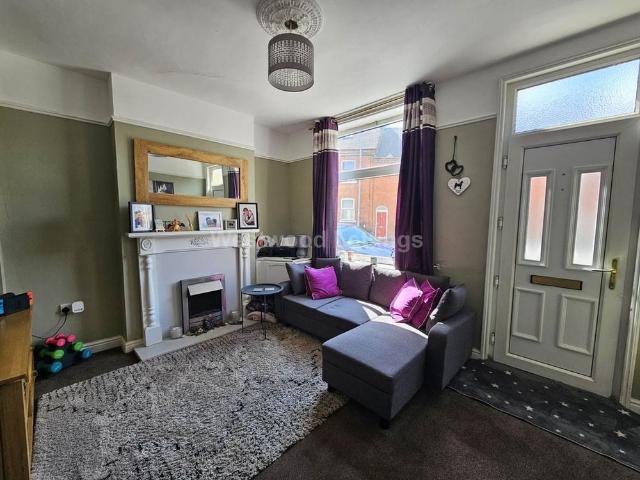 2 bedroom terraced house to rent