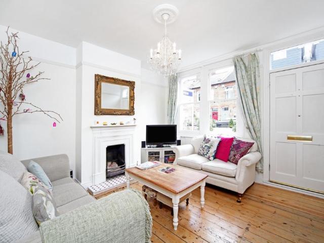 2 bedroom terraced house to rent