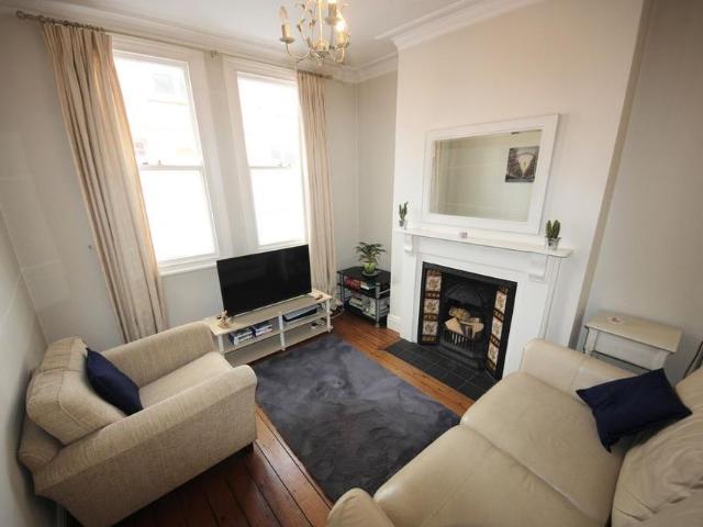 2 bedroom terraced house to rent