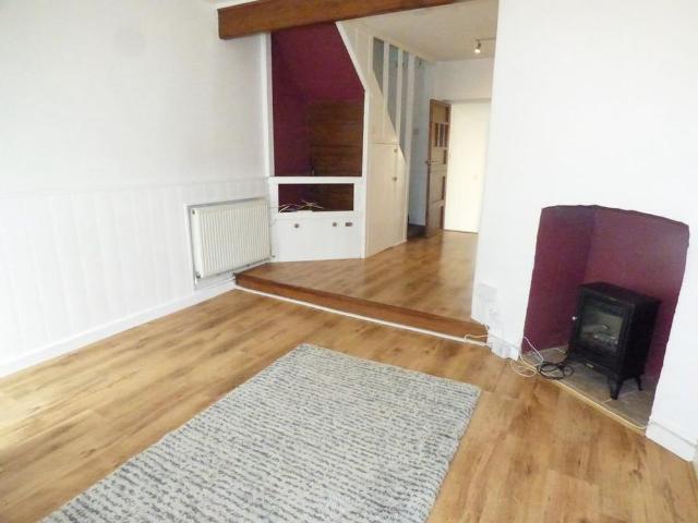 2 bedroom terraced house to rent