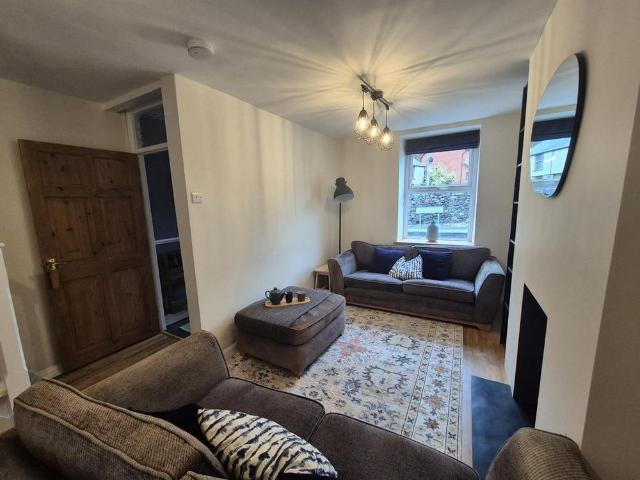2 bedroom terraced house to rent
