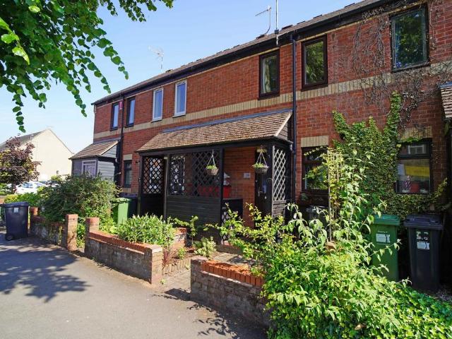 2 bedroom terraced house to rent