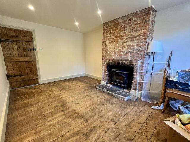 2 bedroom terraced house to rent