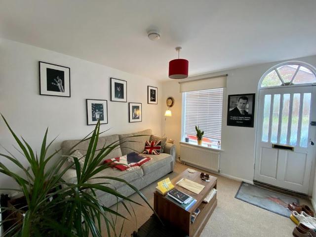 2 bedroom terraced house to rent