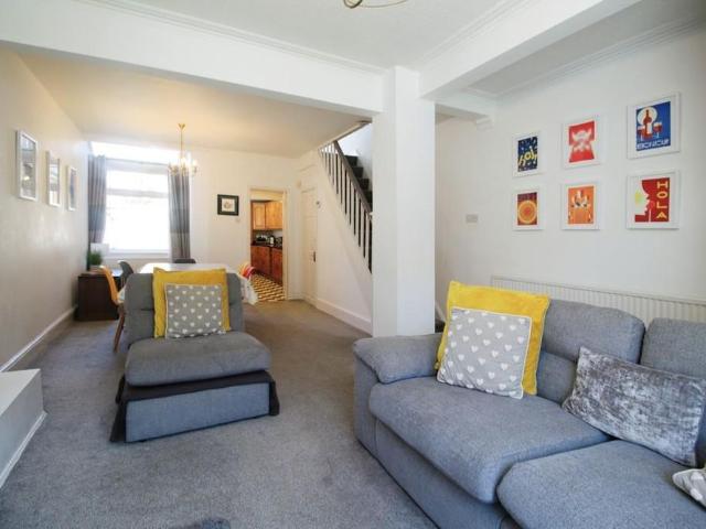 2 bedroom terraced house to rent