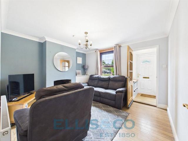 2 bedroom terraced house to rent