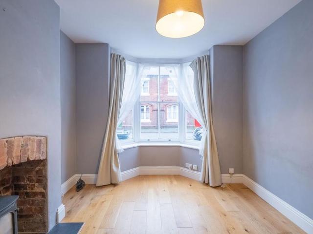 2 bedroom terraced house to rent