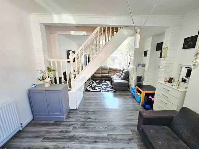 2 bedroom terraced house to rent