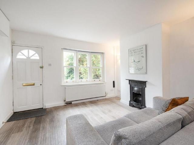 2 bedroom terraced house to rent