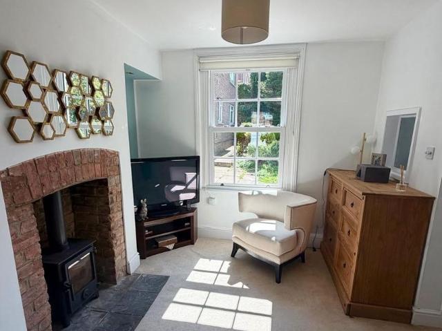 2 bedroom terraced house to rent