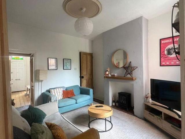 2 bedroom terraced house to rent