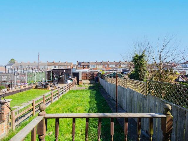 2 bedroom terraced house to rent