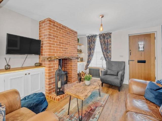 2 bedroom terraced house to rent