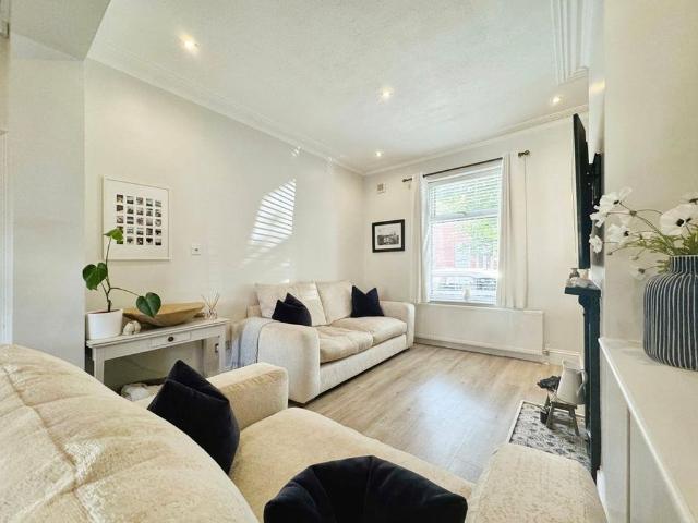 2 bedroom terraced house to rent