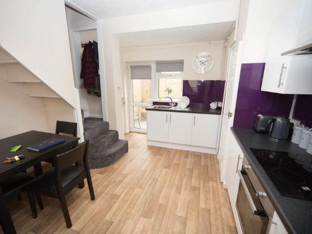 2 bedroom terraced house to rent