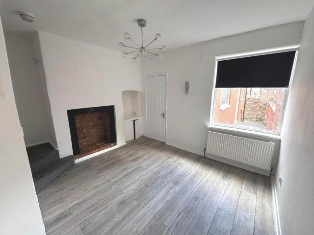 2 bedroom terraced house to rent