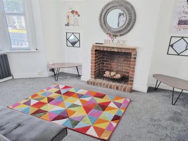 2 bedroom terraced house to rent