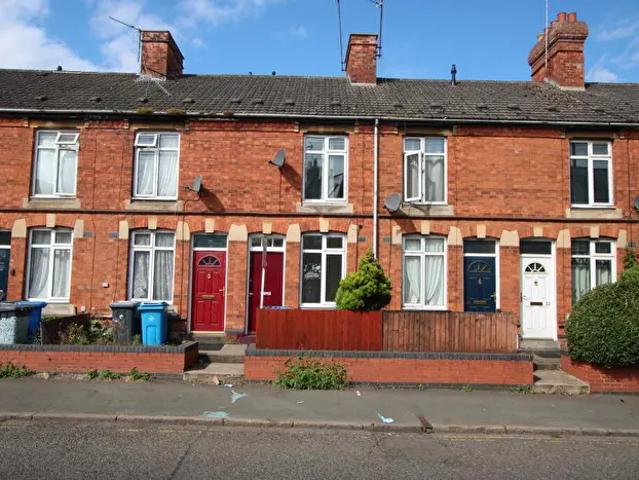 2 Bedroom Terraced House To Rent In Victoria Street, Kettering, North Northamptonshire, NN16