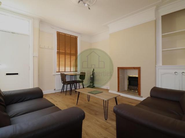 2 bedroom terraced house to rent in Headingley