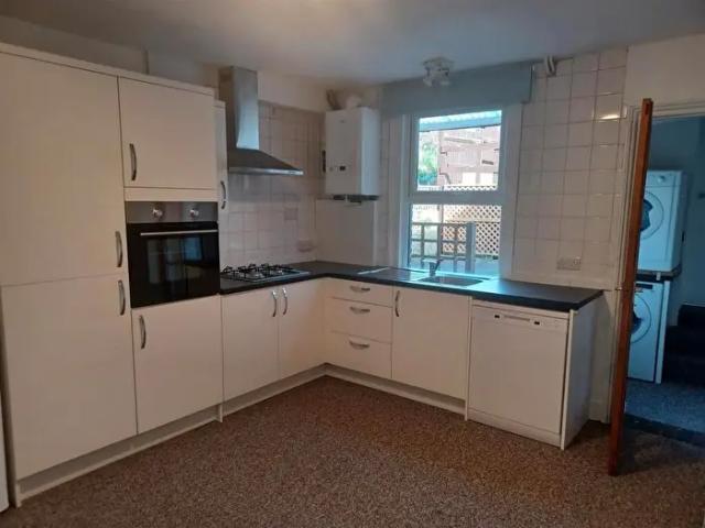 2 Bedroom Terraced House To Rent In High Street, Wheatley, OX33