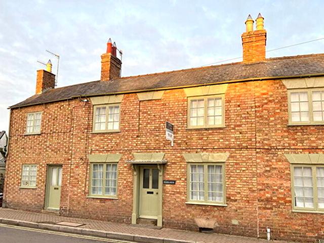 2 Bedroom Terraced House To Rent In Kineton, CV35