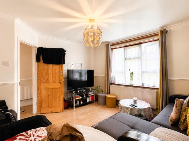 2 bedroom terraced house to rent on Parsons Road, London