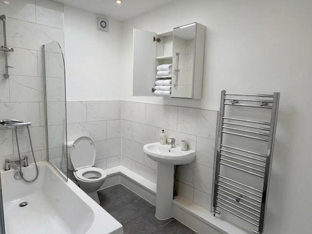 2 bedroom terraced house to rent on Pond Road, London