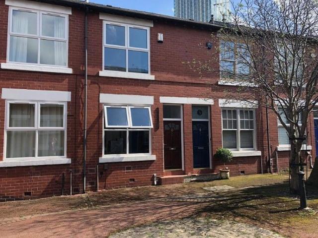 2 Bedroom Terraced To Let