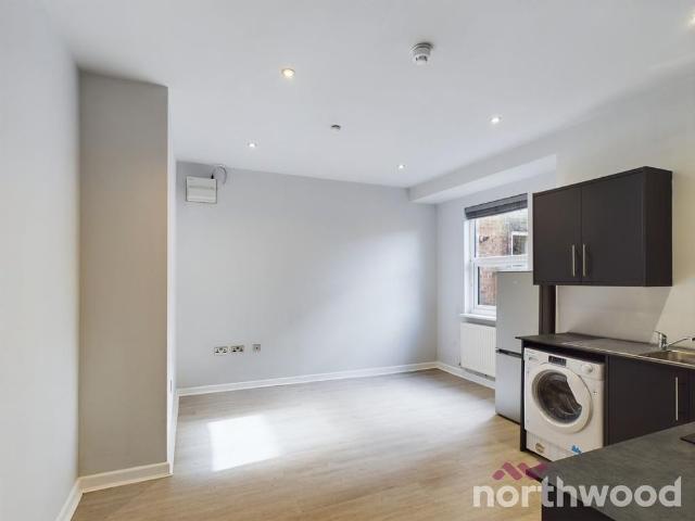 2 bedroom triplex to rent