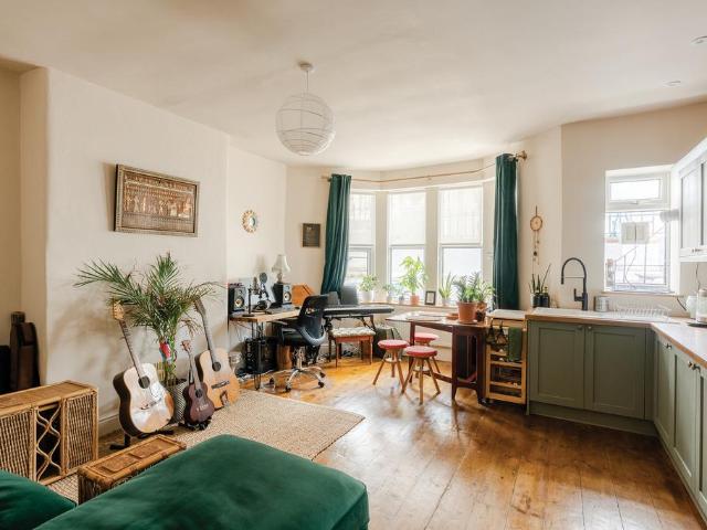 2 bedroom triplex for sale