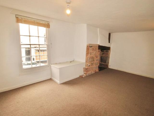 2 bedroom Two Bedroom Maisonette to rent