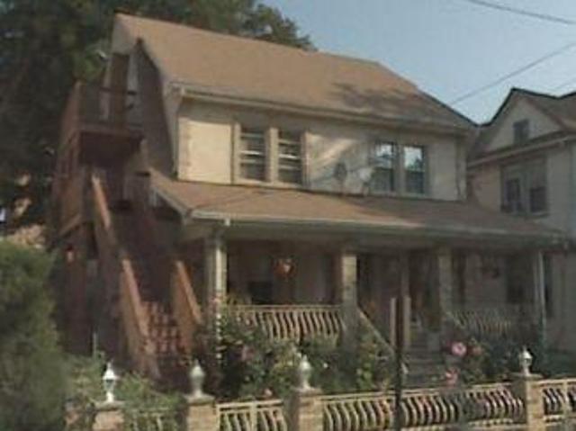 2 Bedroom Two Family House in Elizabeth