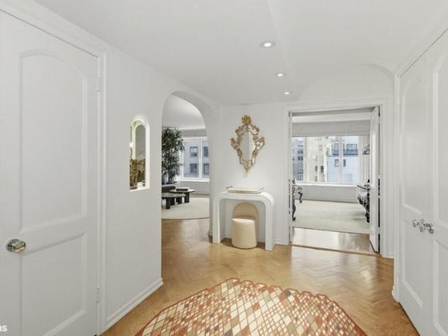2 bedroom, Upper East Side NY LS102244526