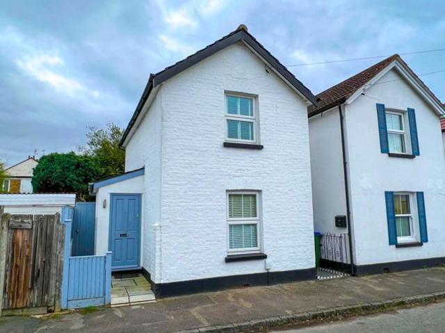 2 Bedroom Villa East Molesey Surrey LS99436896