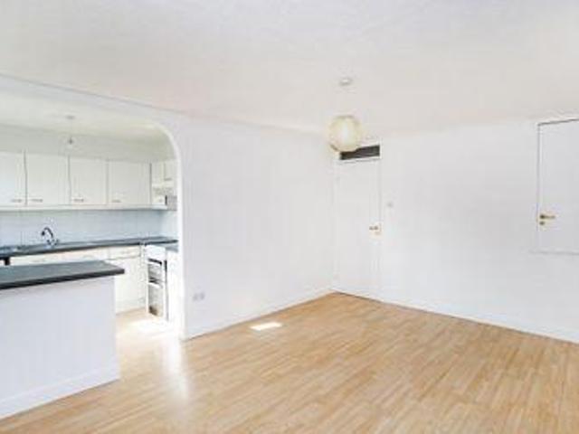 2 Bedrooms Maisonette for rent in Connaught Gardens, Morden SM4