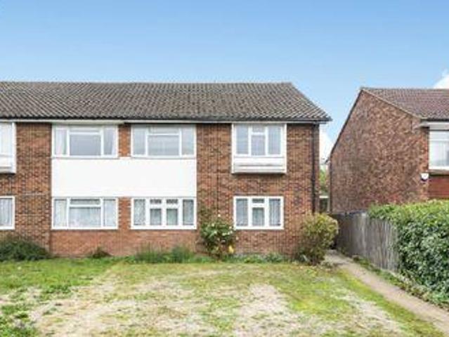 2 Bedrooms Maisonette for rent in Cedar Way, Sunbury On Thames TW16