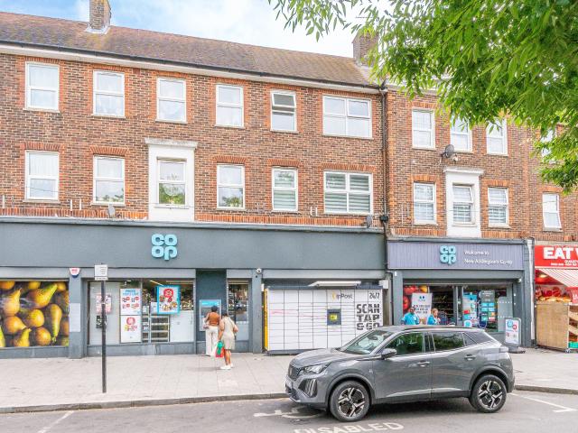 2 Bedrooms Maisonette for Rent in Central Parade | Foxtons