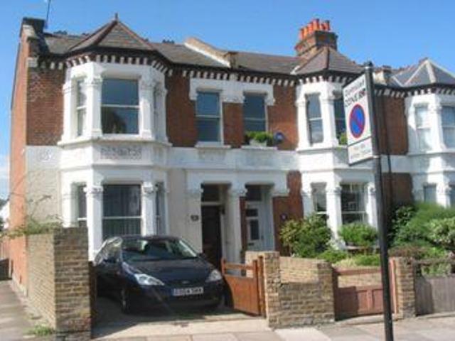 2 Bedrooms Maisonette for rent in Chiswick Lane, Chiswick W4