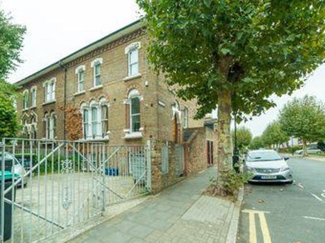 2 Bedrooms Maisonette for rent in Clarence Road, Clapton Hackney E5
