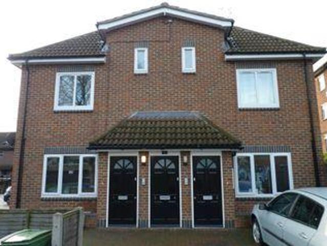 2 Bedrooms Maisonette for rent in Abbeyfield Road, London SE16