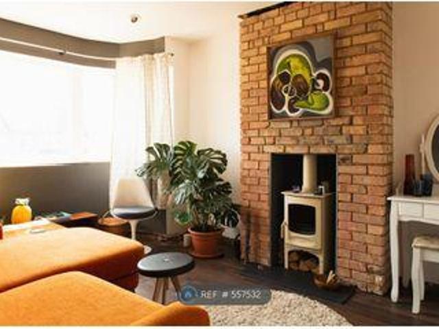 2 Bedrooms Maisonette for rent in Avondale Avenue, East Barnet EN4