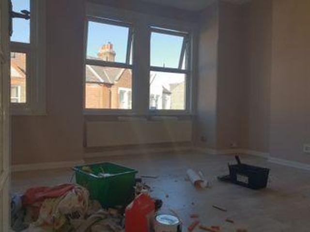 2 Bedrooms Maisonette for rent in Boundary Road, London SW19