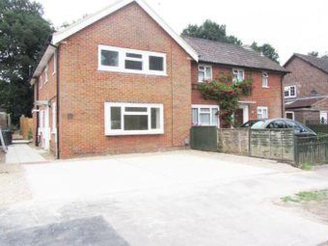 2 Bedrooms Maisonette for rent in Balmoral Drive, Woking GU22