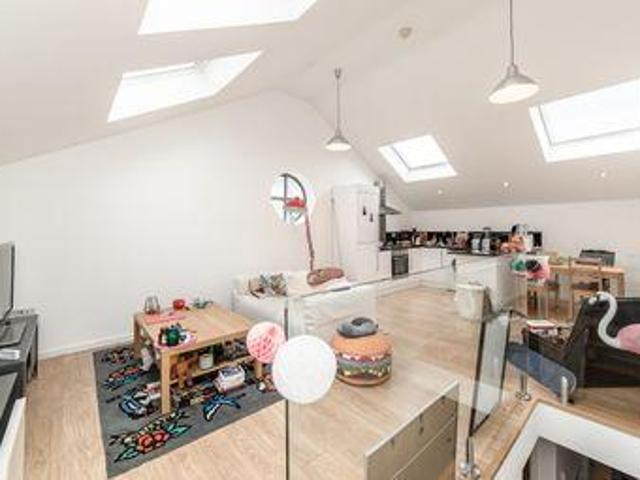 2 Bedrooms Maisonette for rent in Brixton Hill, London SW2