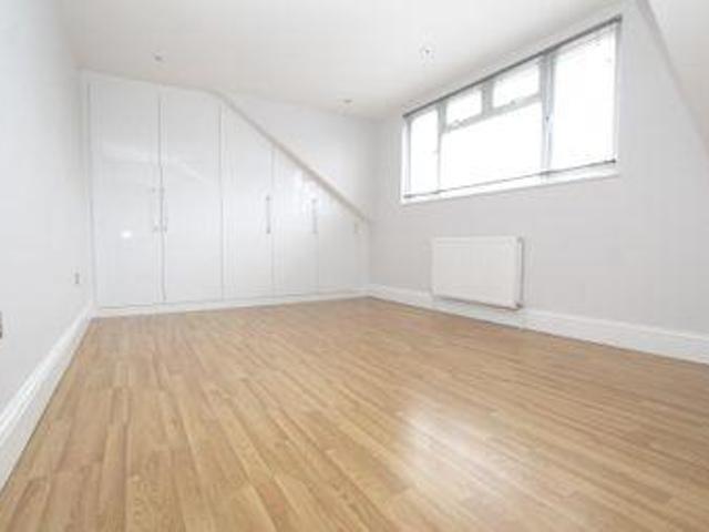 2 Bedrooms Maisonette for rent in Gordon Hill, Enfield Chase EN2
